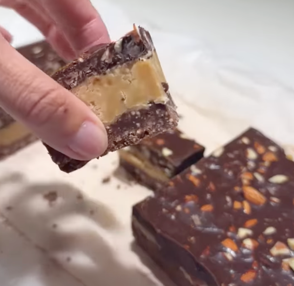 Peanut Butter Protein Slice – WelleCo EU